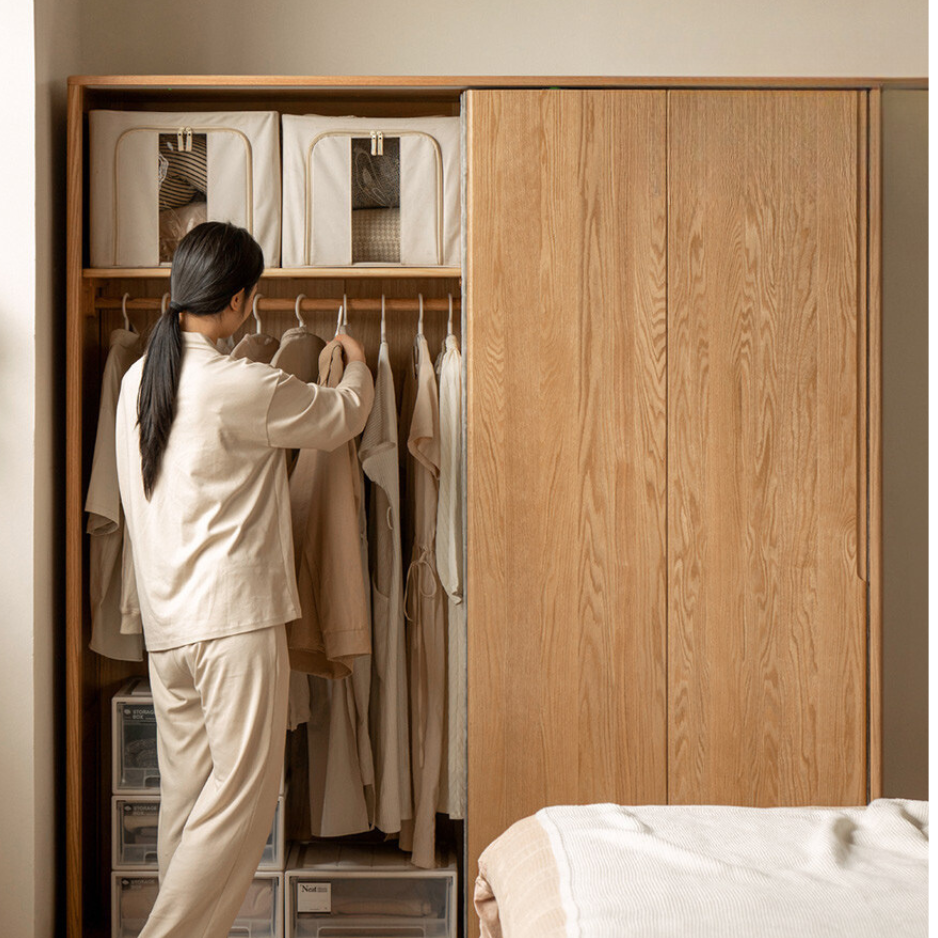 Oak solid wood Sliding door wardrobe: